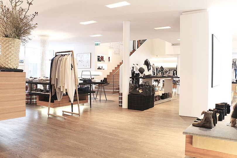 Reyer - Abbigliamento Uomo Donna a Hallein | ShoppingMap.it